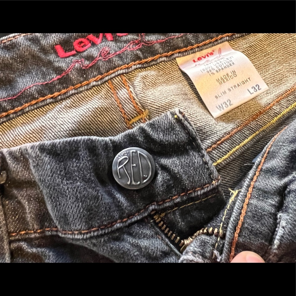 Levis Red Redline Limited Edition - Gem